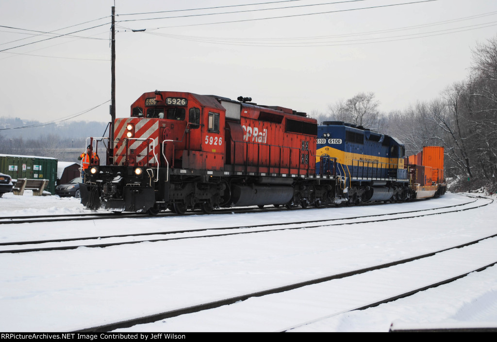 Train 259 northbound pulls into Taylor Yard
